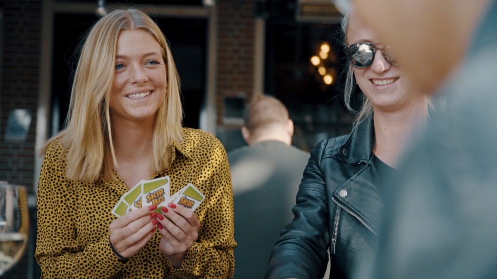 Spelletjes spelen in het cafe. Veel spellen aanwezig en fijne sfeer